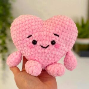 17 Free Crochet Heart Charm Tutorials for Gifting – My Crafty Basket